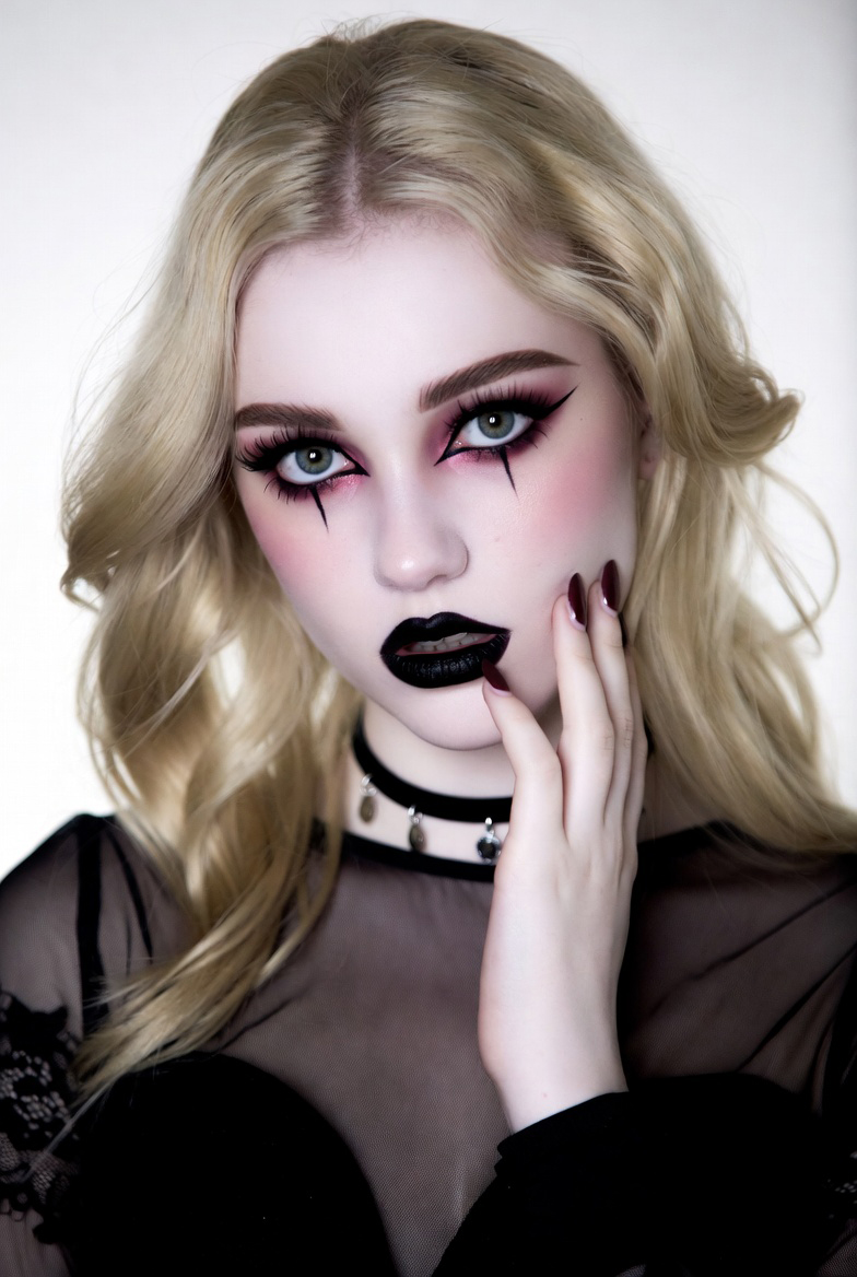 25 Gothic Makeup Ideas for a Dark and Alternative Aesthetic - Gotikah ♥